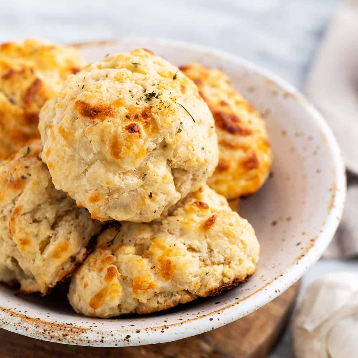 1-Bowl Fluffy Garlic Bread Drop Biscuits - Easy to Make Any Flavor You ...