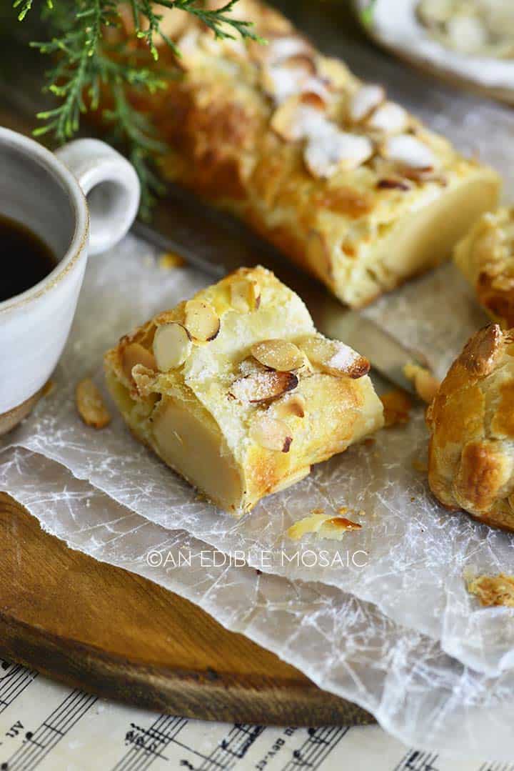 Quick Banketstaaf (Dutch Christmas Log Pastry with Marzipan) - An ...