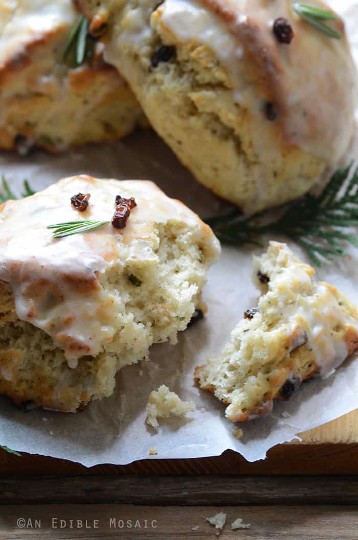Christmas Morning Scones (Vanilla Bean, Nutmeg, and Rosemary-Scented ...