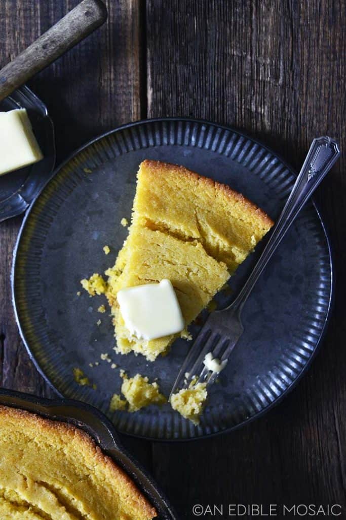 Easy Cast Iron Skillet Cornbread Recipe (Moist Sweet Cornbread!) {video ...