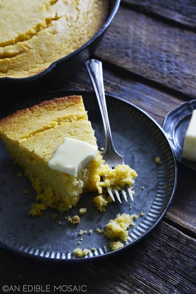 Easy Cast Iron Skillet Cornbread Recipe (Moist Sweet Cornbread!) {video ...