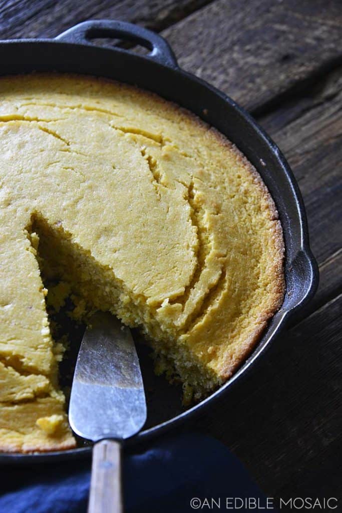 Easy Cast Iron Skillet Cornbread Recipe (Moist Sweet Cornbread!) {video ...
