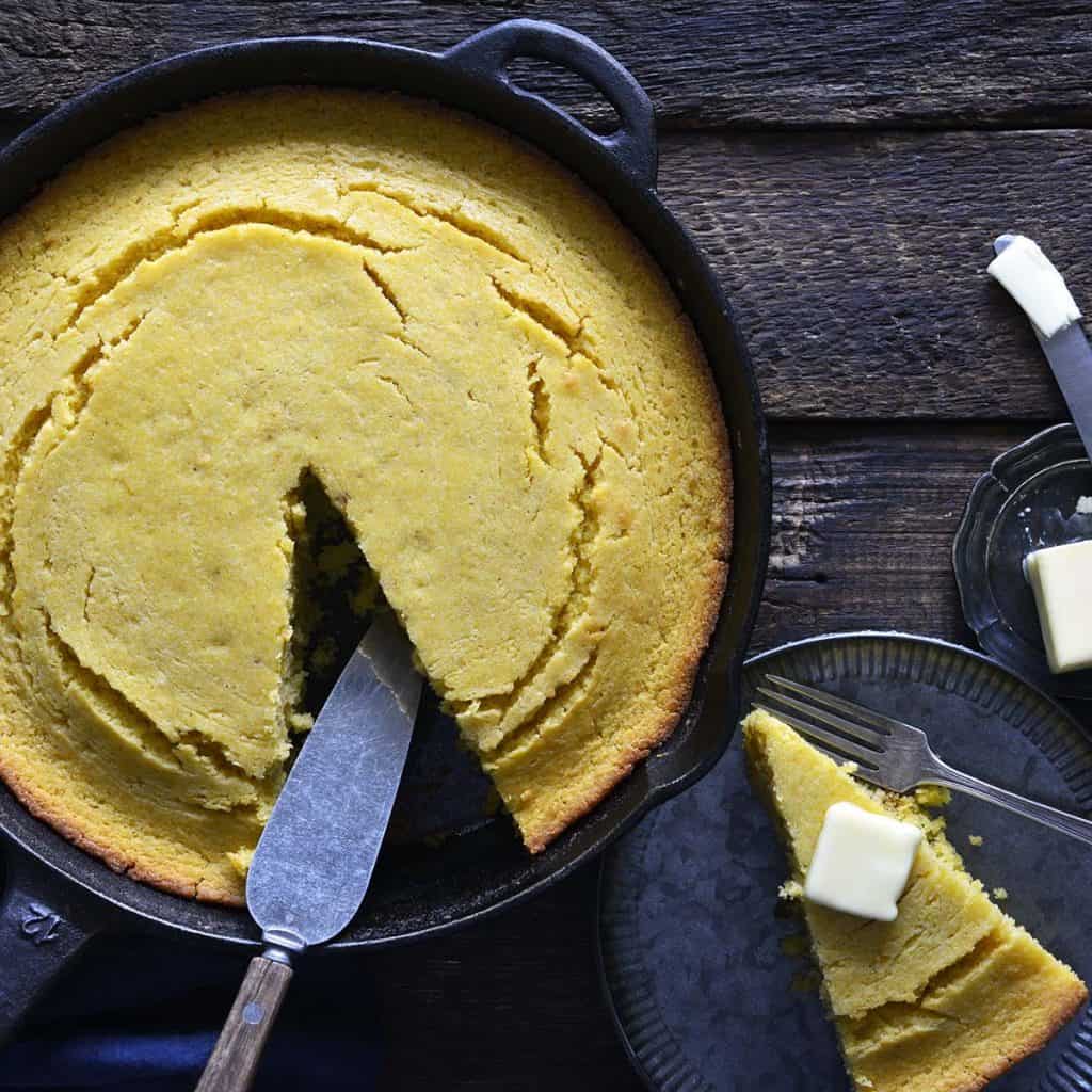Easy Cast Iron Skillet Cornbread Recipe (Moist Sweet Cornbread!) {video ...