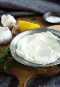 Easy Authentic Toum (Middle Eastern Garlic Sauce Recipe) - An Edible ...