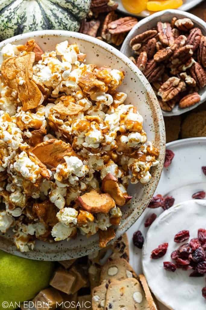 Easy Caramel Apple Popcorn Recipe and a Fall-Themed Movie Night Snack ...