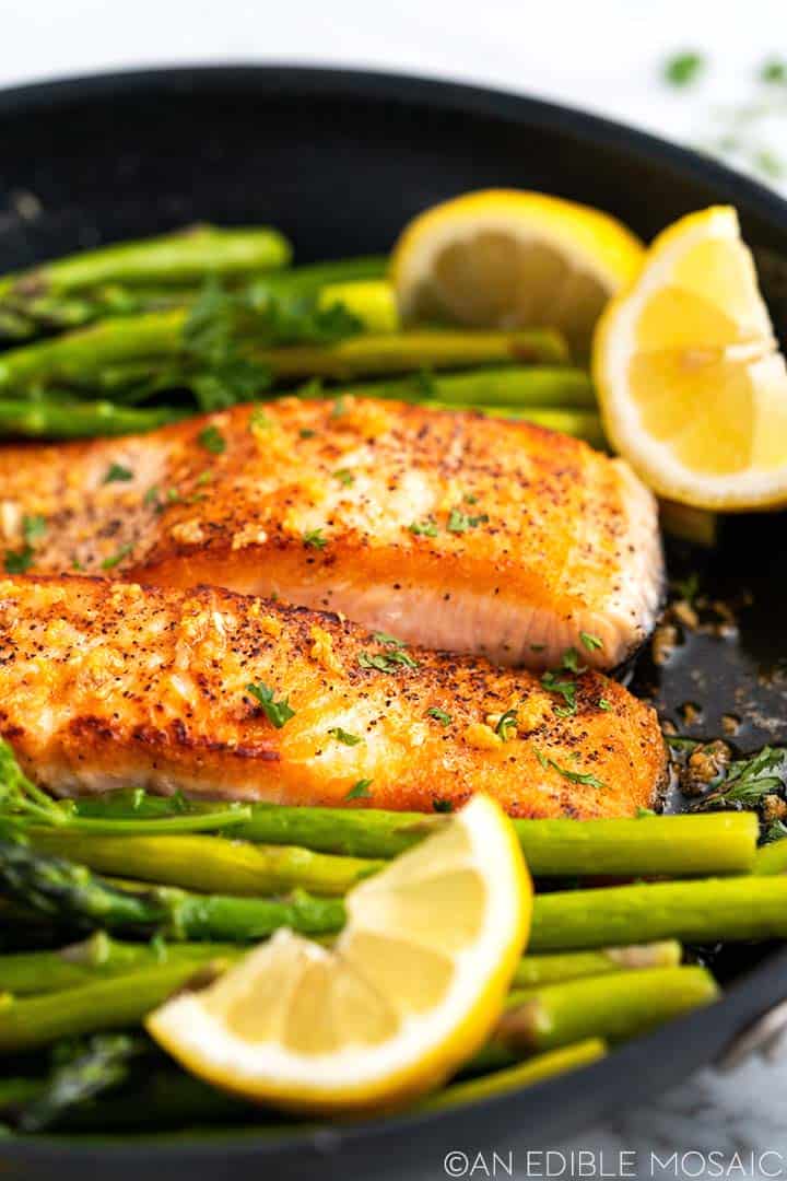 BEST Easy 10-Minute Garlic Butter Salmon Recipe (Restaurant Quality ...