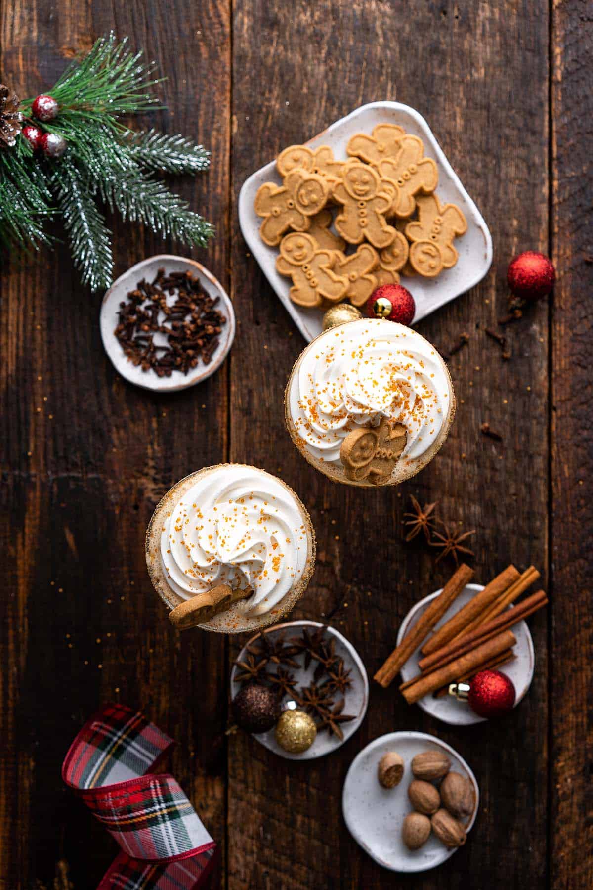 Easy 10 Minute Gingerbread Cocktail Recipe - Festive Christmas Cocktail ...