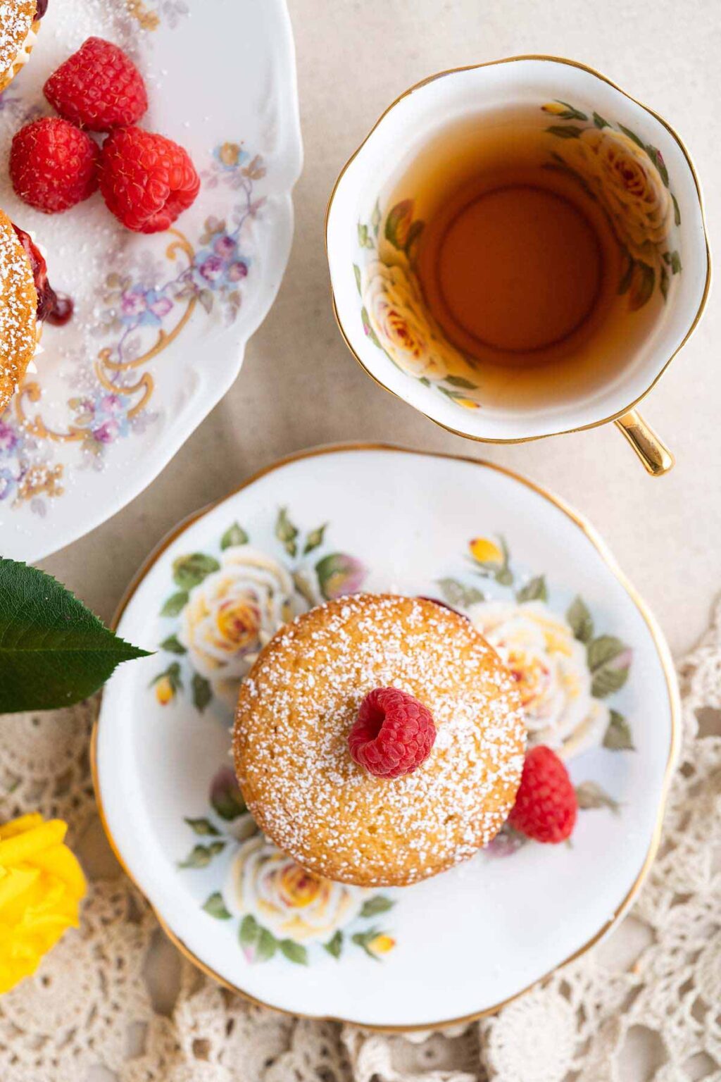 Mini Victoria Sponge Cake Recipe (Easy to Make as Cupcakes!) - An ...