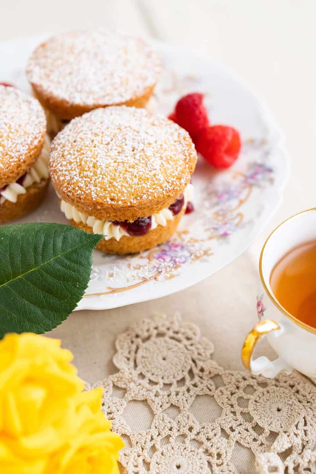 Mini Victoria Sponge Cake Recipe - An Edible Mosaic™