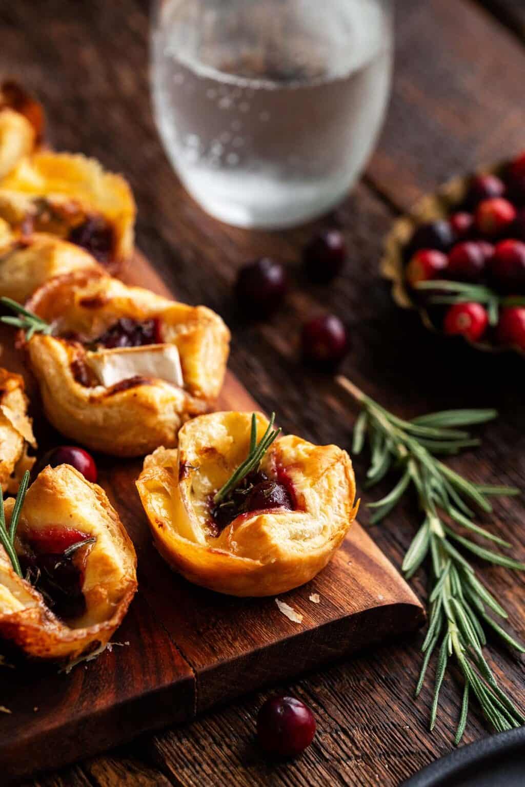 Cranberry Brie Bites with Puff Pastry - An Easy Appetizer! {video} - An ...
